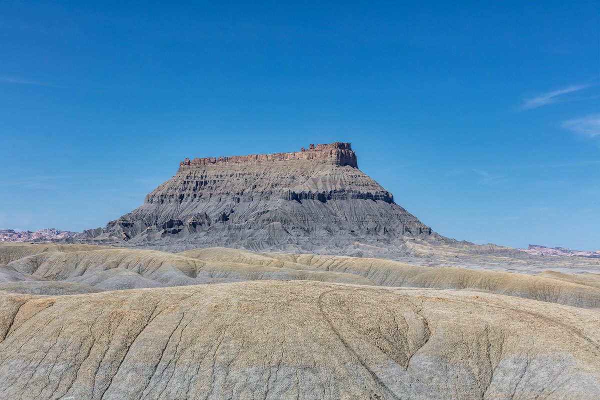 The butte from Swingarm city | Focal World