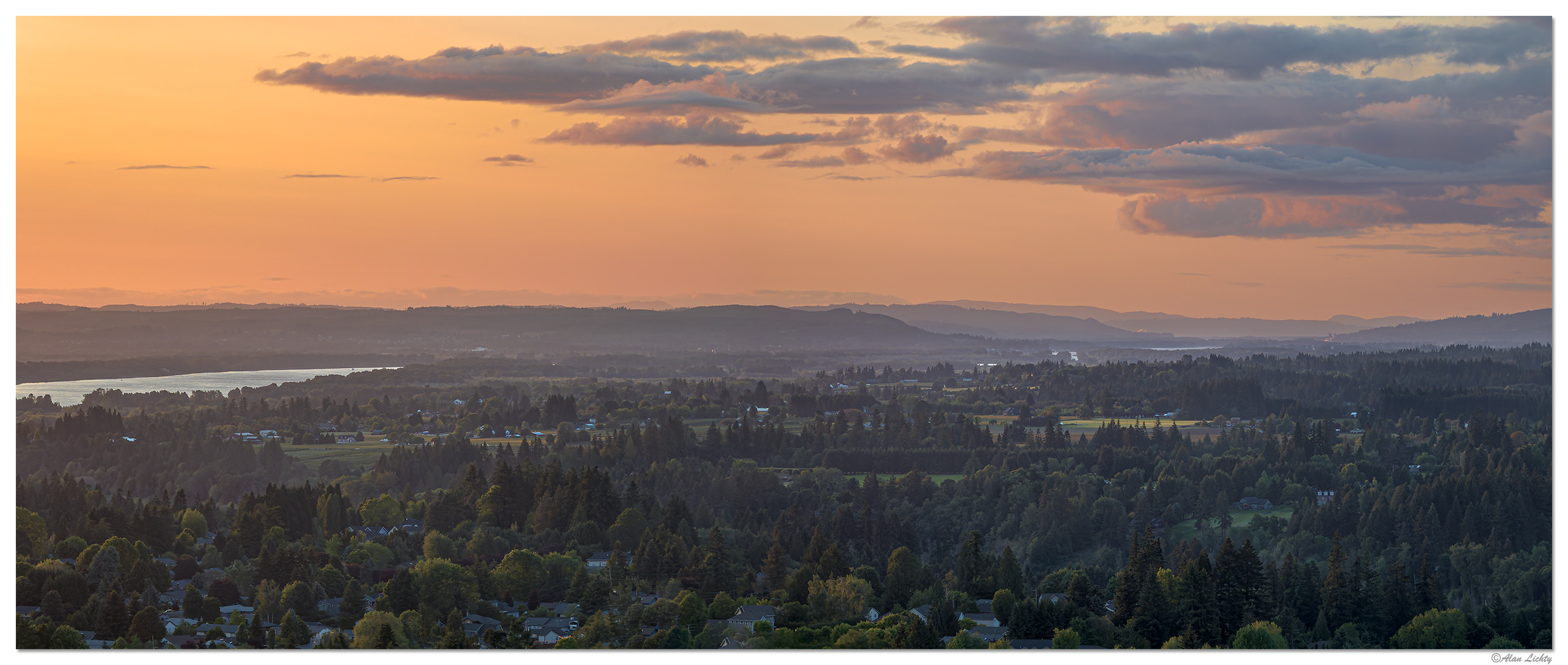 Smoky Evening View of the Columbia River Valley | Focal World