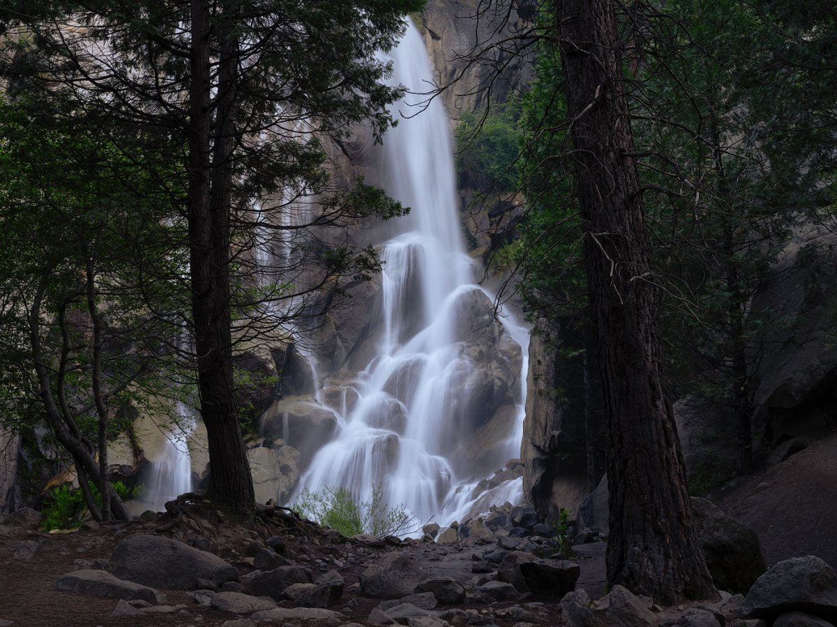 Kings Canyon Waterfall | Focal World