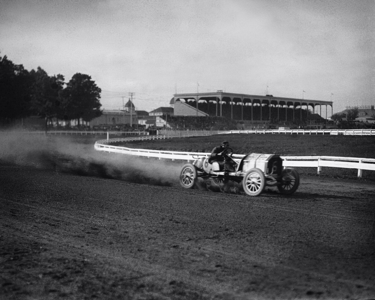 Speed Six, at the dirt track | Focal World