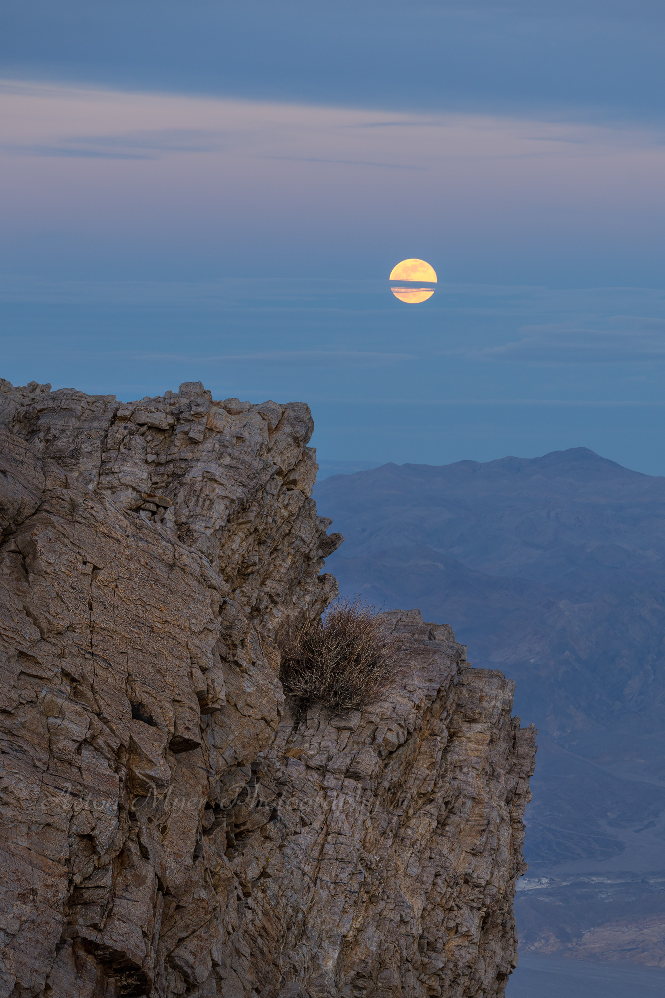 Quartzite and Full Moon Rising.jpg | Focal World